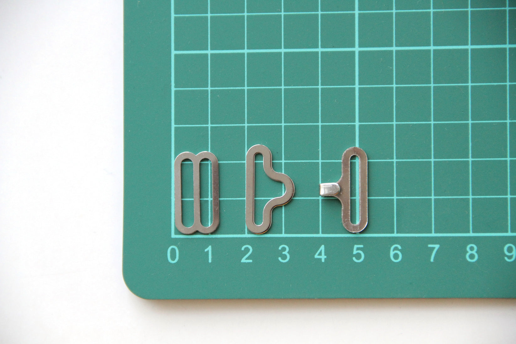 Bow Tie Hardware - 19mm, Metal, Slide Eye Hook – KEY Handmade